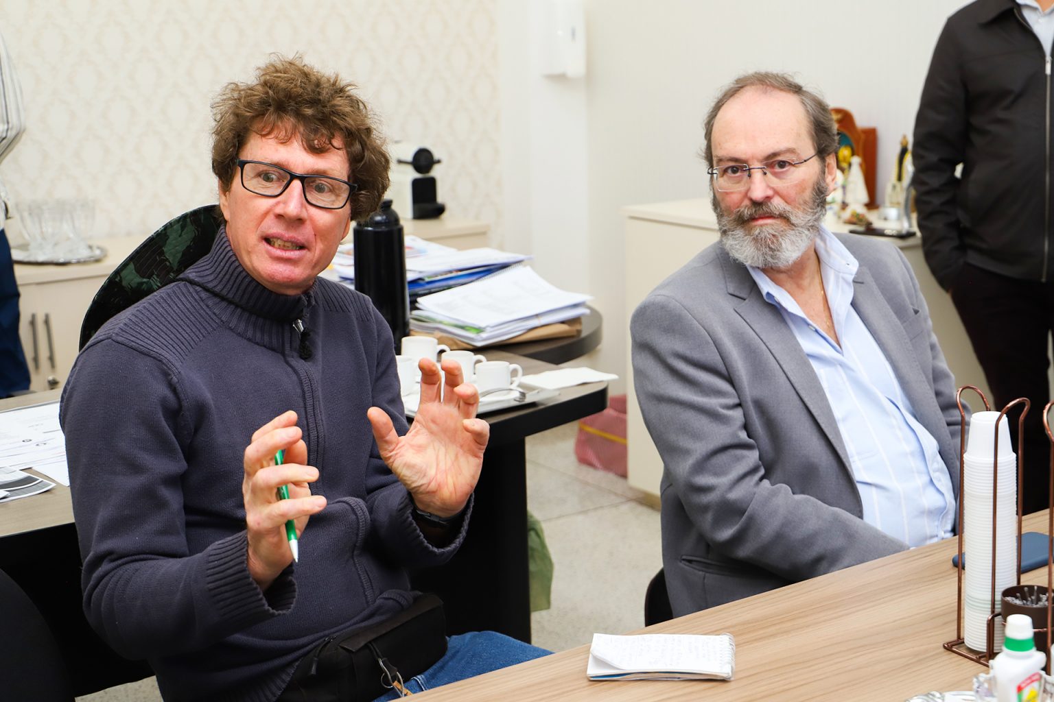 Pesquisadores estudam parceria para criação de serpentário na UEL